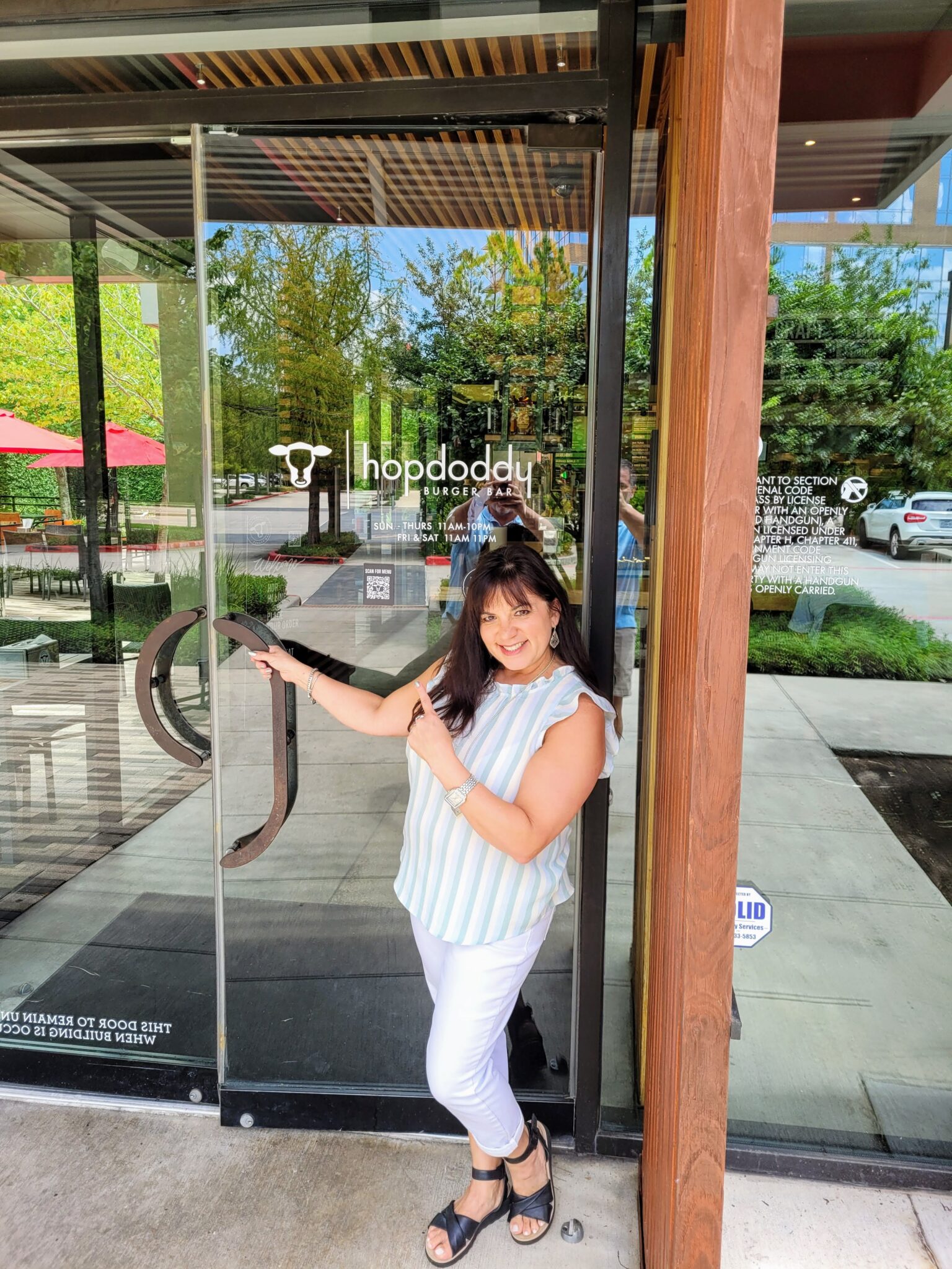 HOPDODDY BURGER BAR OPENS FIRST LOCATION IN THE WOODLANDS – HOT IN ...