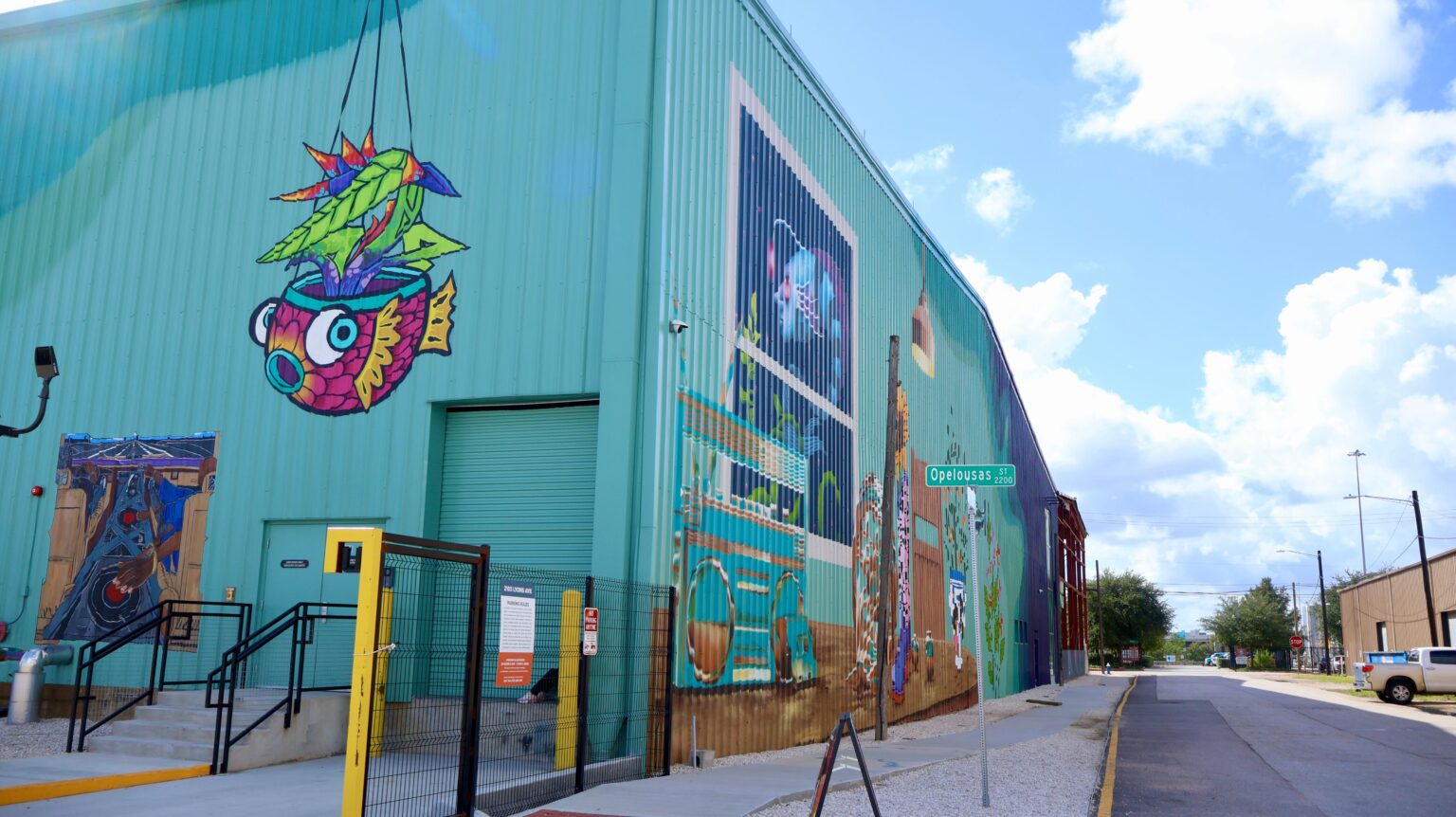 Meow Wolf Houston Unveils New Exterior Mural by GONZO247, El Franco Lee ...